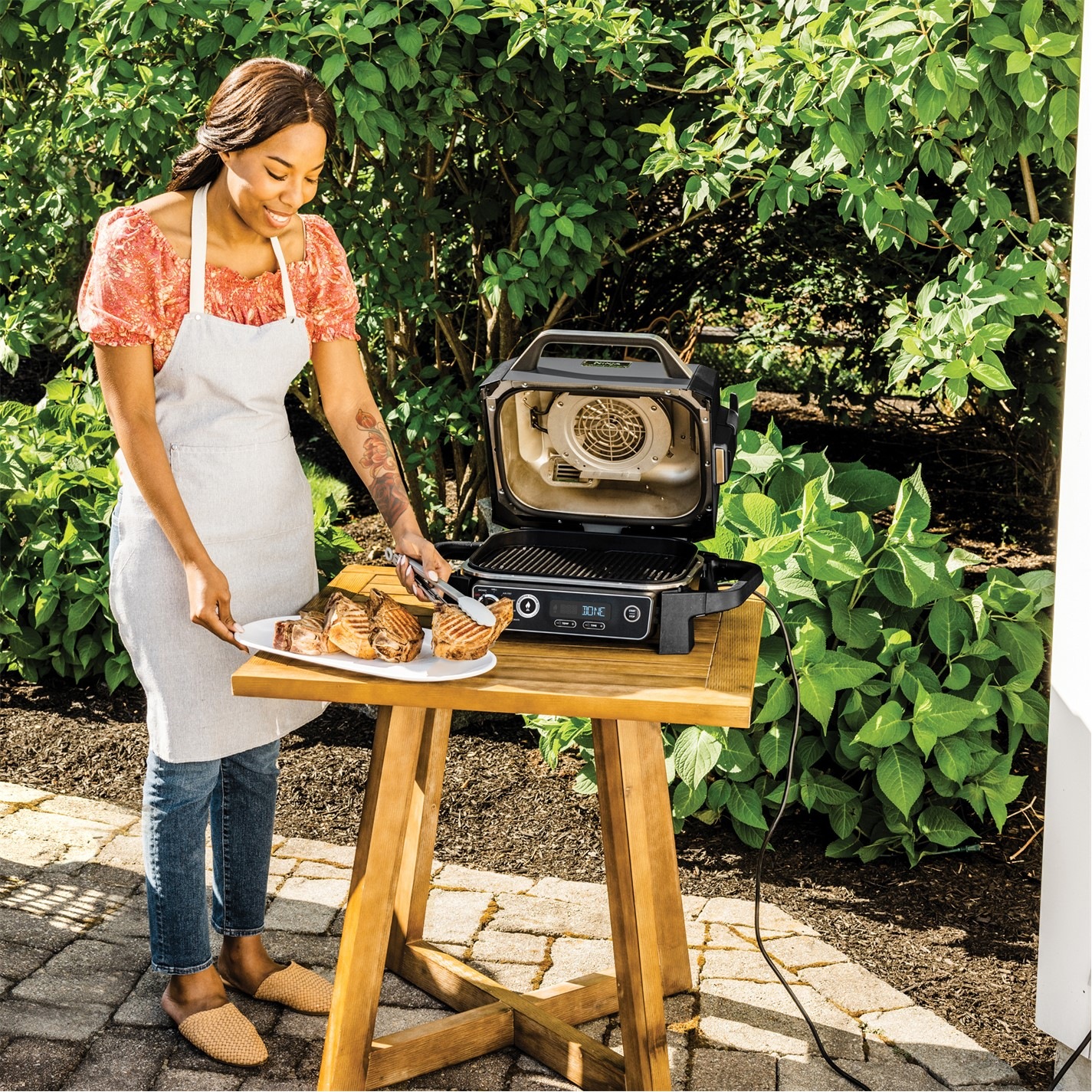 Ninja | Ninja Woodfire Electric BBQ Grill & Smoker OG701UK | Grey Lid ...