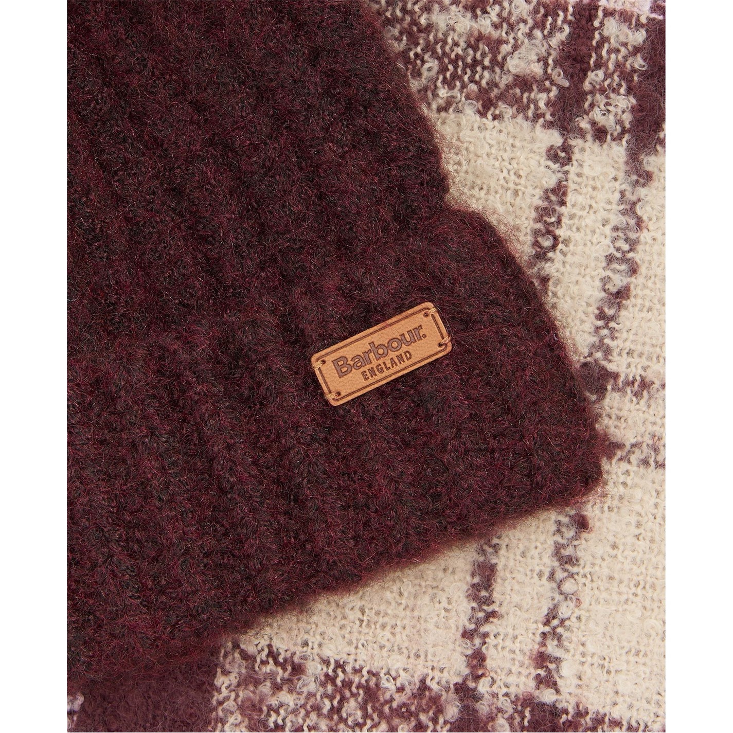 Barbour | Saltburn Beanie & Tartan Scarf Gift Set | Grey Rose | FRASERS