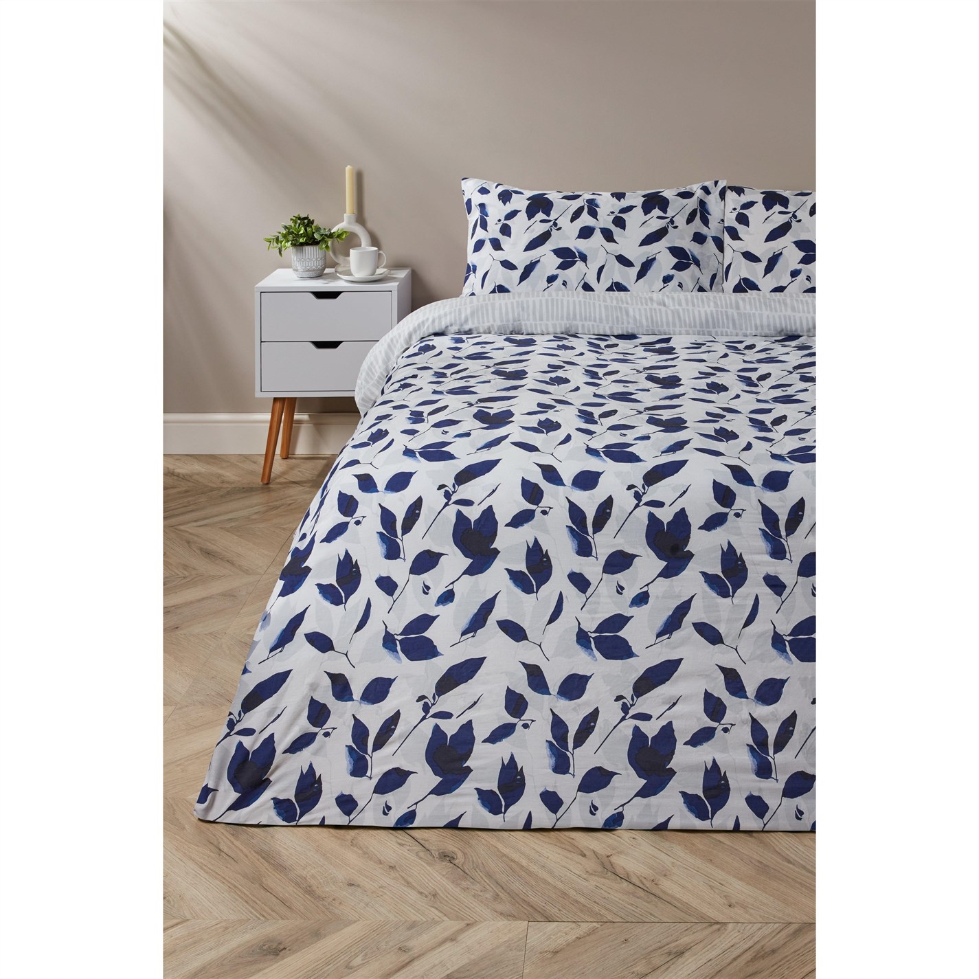 Homelife | Silhouette Indigo Duvet Set | Blue | FRASERS