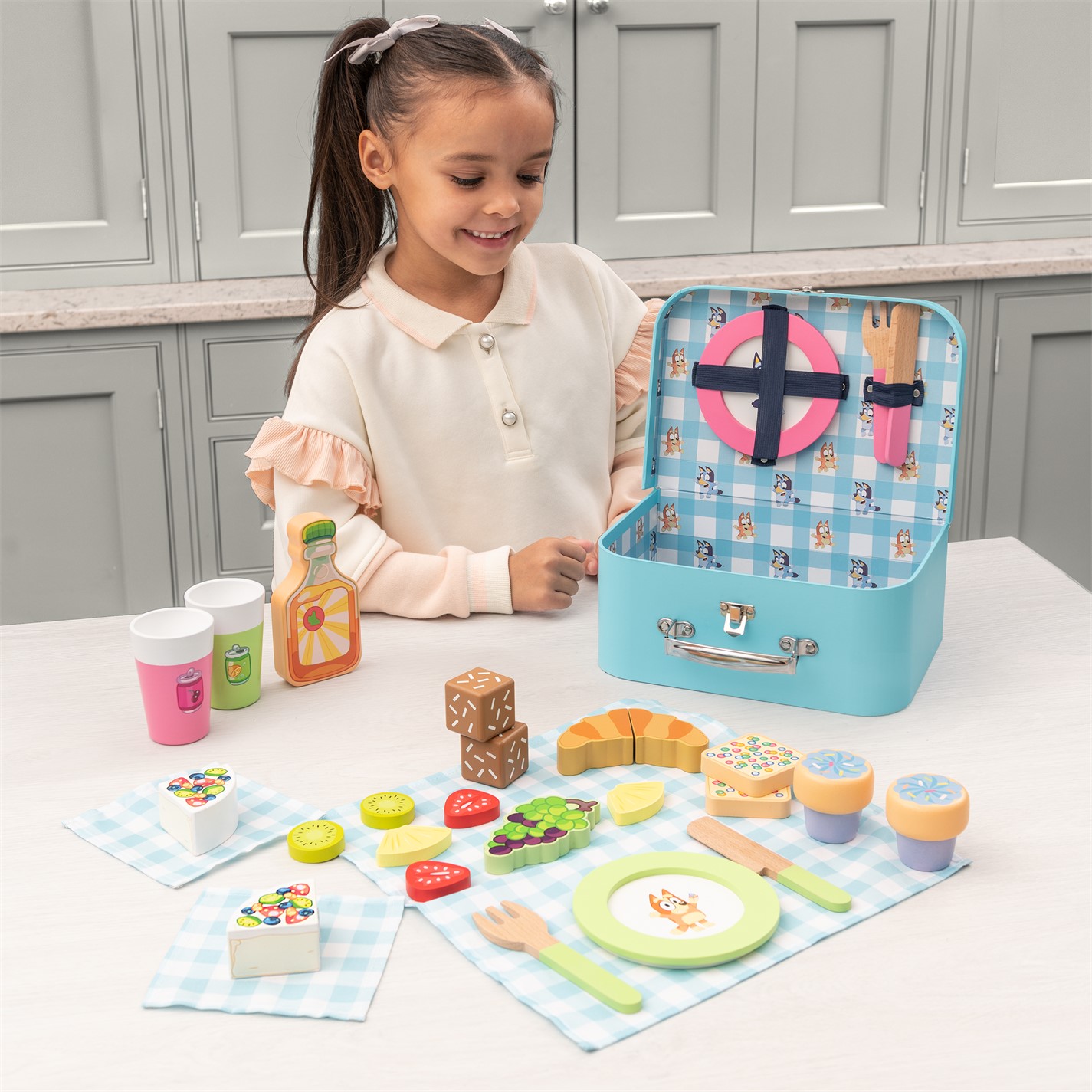 Bluey | Bluey Picnic Set Ch51 | Play Set | FRASERS